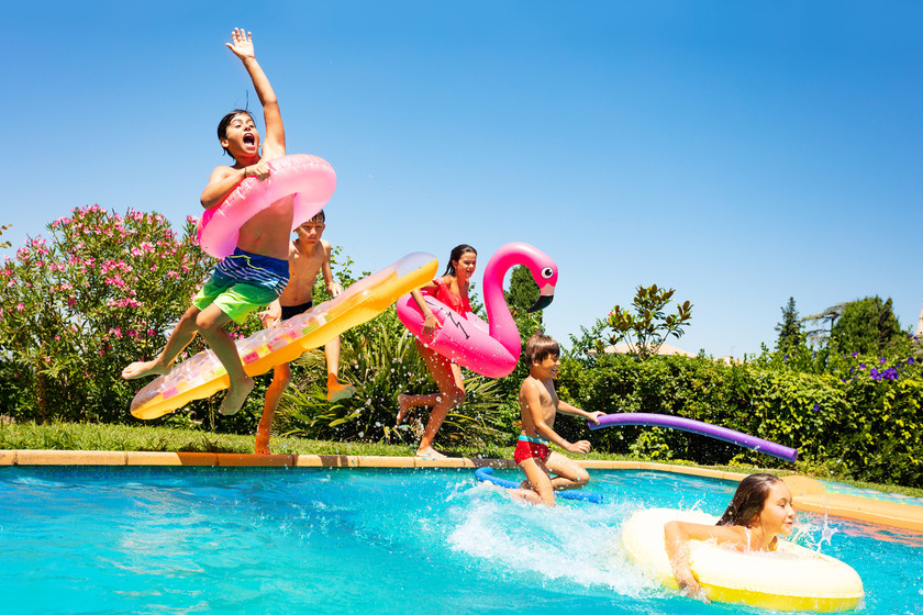 Los Mejores Juegos De Agua Para Disfrutar En La Piscina Pública ...